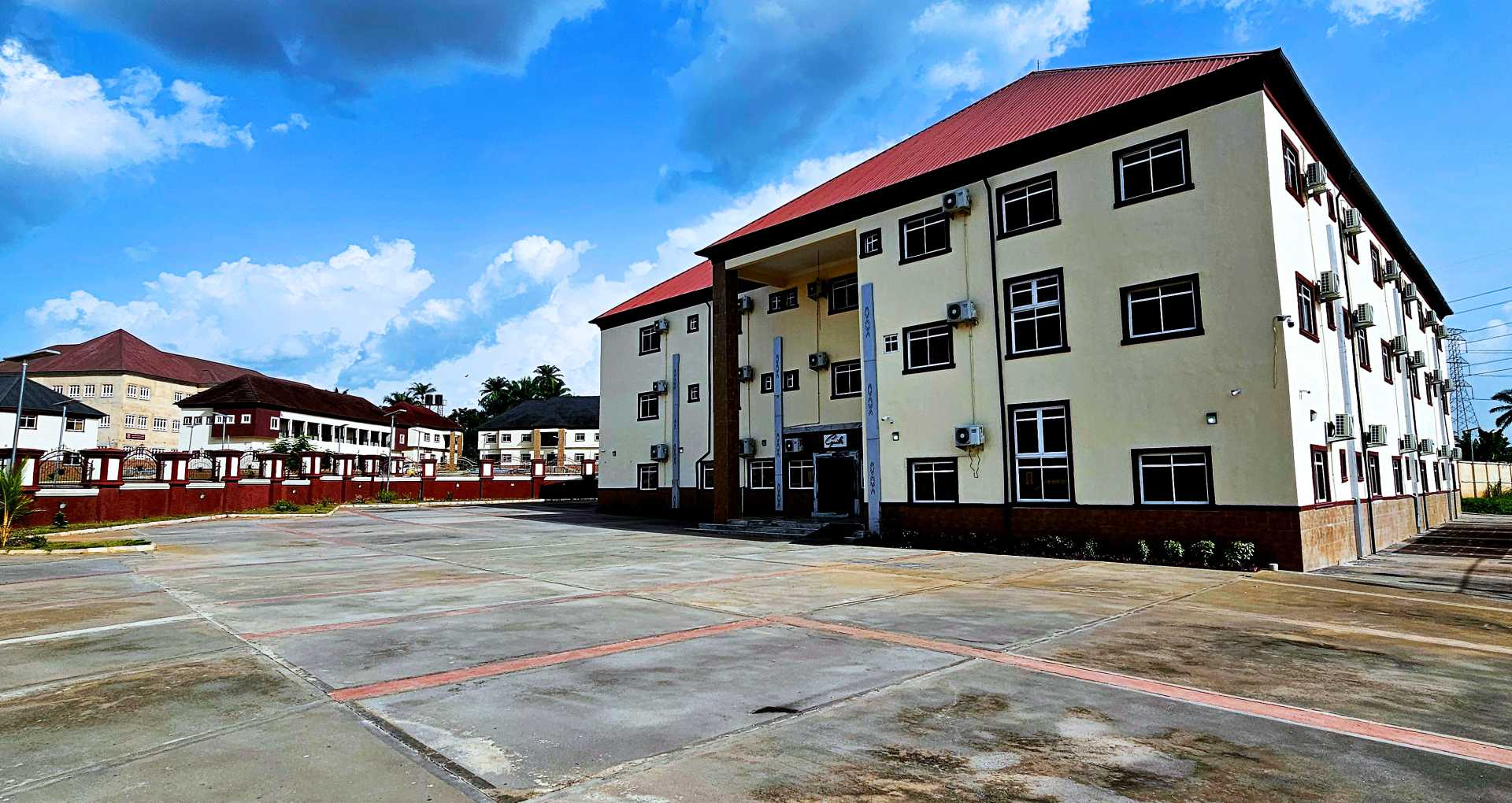 Home - Amadeus University